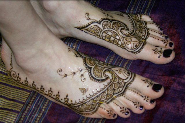 Beautiful Leg Fingers Mehendi Designs - Fashion Beauty Mehndi Jewellery ...
