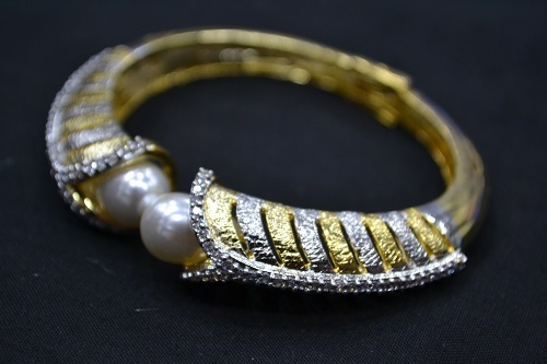 Beautiful gold with diamond kada bangle designs - Fashion Beauty Mehndi ...